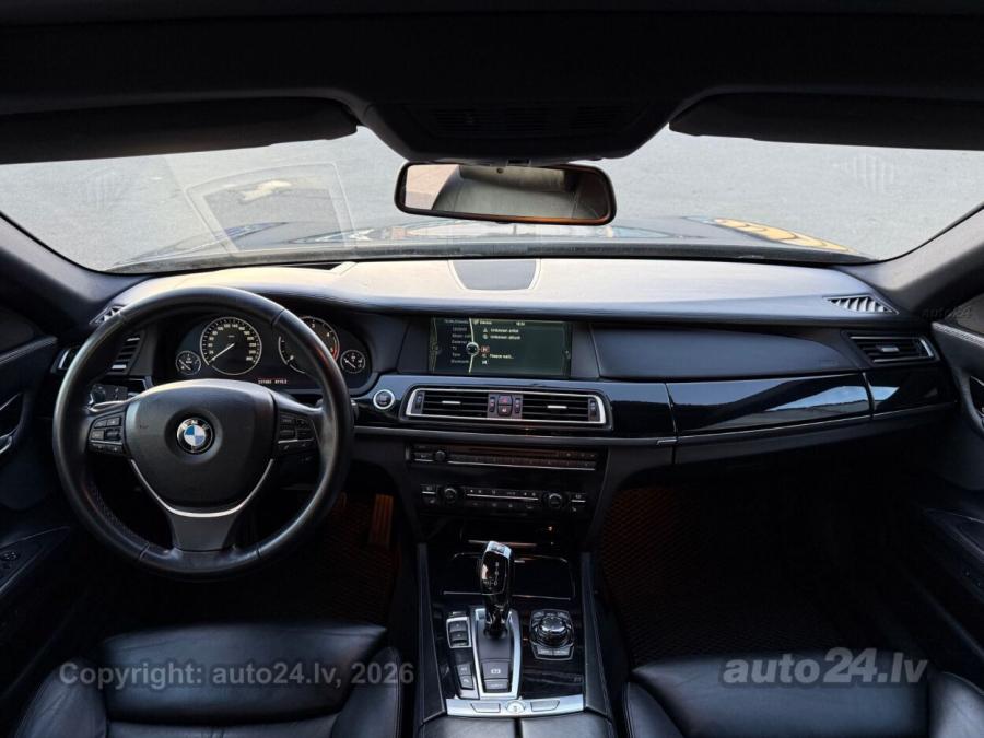 Black BMW 7 Series 2011 in Kuressaare, with an engine capacity of 3.00 L and mileage of 317 thousand km for 12999 €, photo 10 on AUTOMOTO.COM.LV