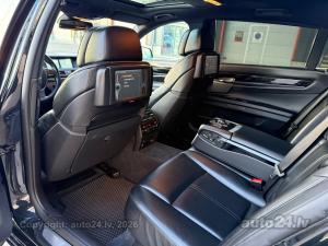 Black BMW 7 Series 2011 in Kuressaare, with an engine capacity of 3.00 L and mileage of 317 thousand km for 12999 €, photo 14 on AUTOMOTO.COM.LV