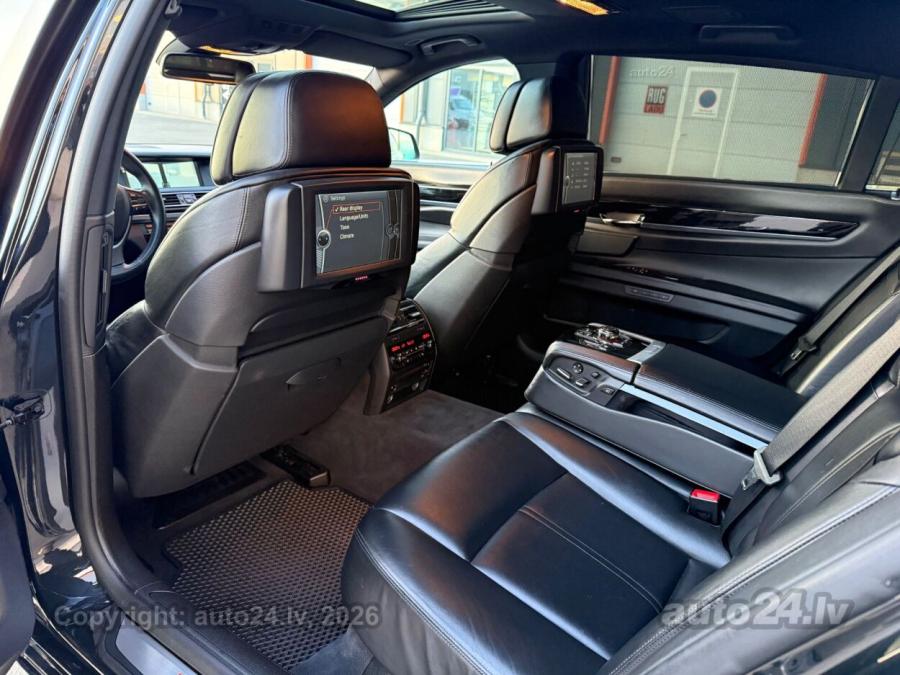 Black BMW 7 Series 2011 in Kuressaare, with an engine capacity of 3.00 L and mileage of 317 thousand km for 12999 €, photo 14 on AUTOMOTO.COM.LV