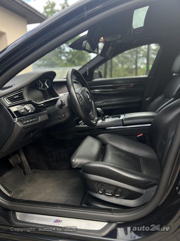 Black BMW 7 Series 2011 in Tallinn, with an engine capacity of 3.00 L and mileage of 220 thousand km for 13999 €, photo 7 on AUTOMOTO.COM.LV