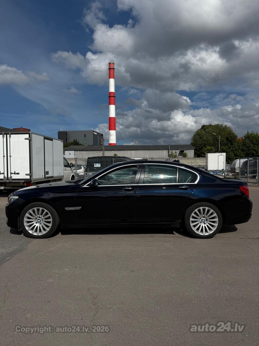 Melns BMW 7 Series 2011 Tallina, ar dzinēja tilpumu 3.00 L un nobraukumu 295 tūkst. km par 11899 €, foto 5 vietnē AUTOMOTO.COM.LV