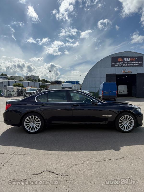 Melns BMW 7 Series 2011 Tallina, ar dzinēja tilpumu 3.00 L un nobraukumu 295 tūkst. km par 11899 €, foto 8 vietnē AUTOMOTO.COM.LV