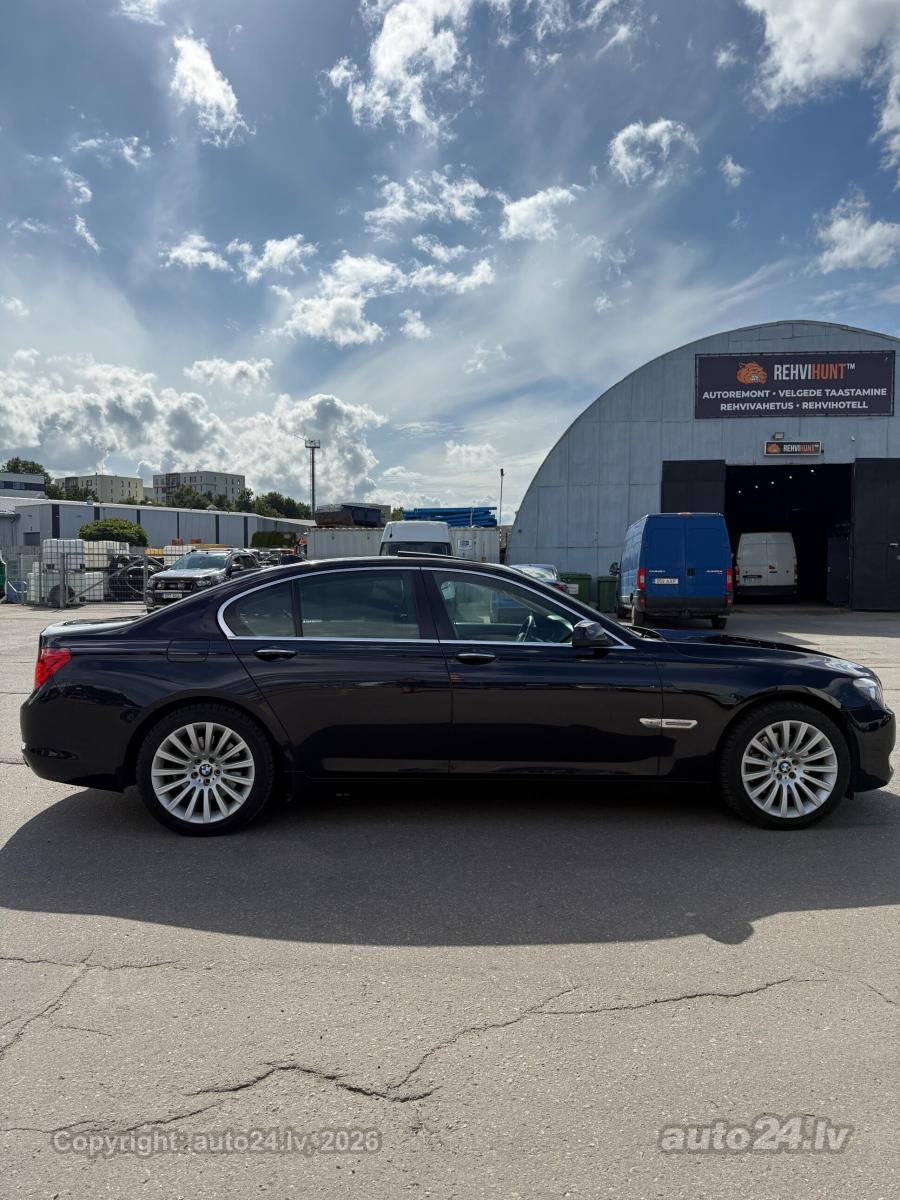 Melns BMW 7 Series 2011 Tallina, ar dzinēja tilpumu 3.00 L un nobraukumu 295 tūkst. km par 11899 €, foto 9 vietnē AUTOMOTO.COM.LV
