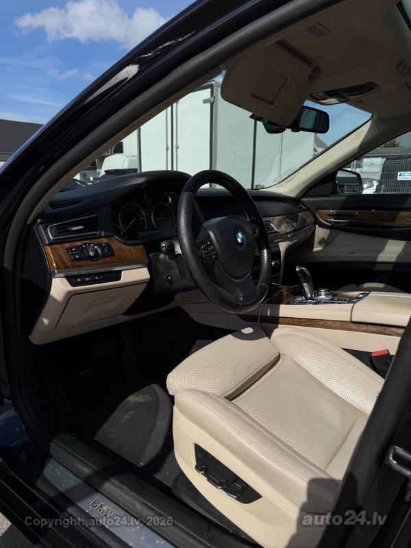 Melns BMW 7 Series 2011 Tallina, ar dzinēja tilpumu 3.00 L un nobraukumu 295 tūkst. km par 11899 €, foto 9 vietnē AUTOMOTO.COM.LV