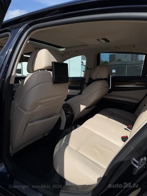 Melns BMW 7 Series 2011 Tallina, ar dzinēja tilpumu 3.00 L un nobraukumu 295 tūkst. km par 11899 €, foto 10 vietnē AUTOMOTO.COM.LV