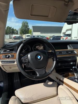 Melns BMW 7 Series 2011 Tallina, ar dzinēja tilpumu 3.00 L un nobraukumu 295 tūkst. km par 11899 €, foto 12 vietnē AUTOMOTO.COM.LV
