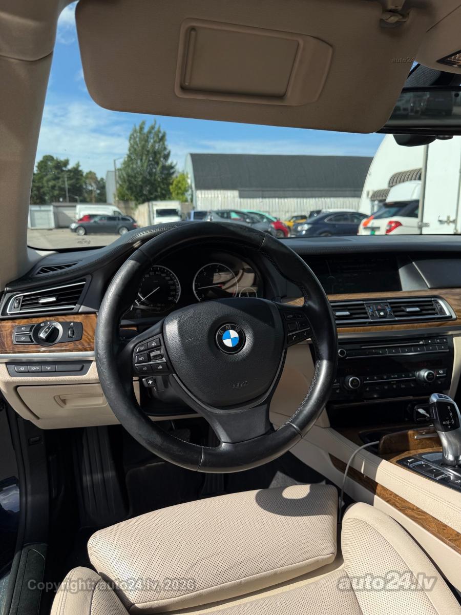 Melns BMW 7 Series 2011 Tallina, ar dzinēja tilpumu 3.00 L un nobraukumu 295 tūkst. km par 11899 €, foto 12 vietnē AUTOMOTO.COM.LV