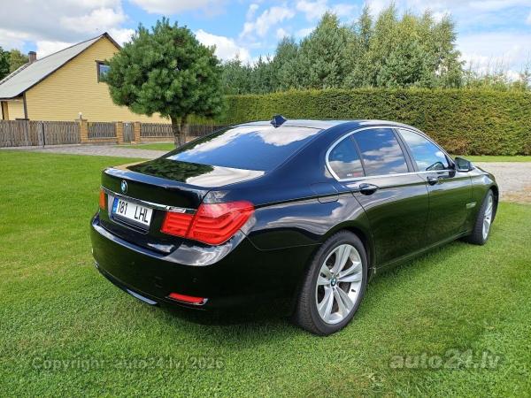 Melns BMW 7 Series 2011 Rakvere, ar dzinēja tilpumu 3.00 L un nobraukumu 304 tūkst. km par 13500 €, foto 4 vietnē AUTOMOTO.COM.LV