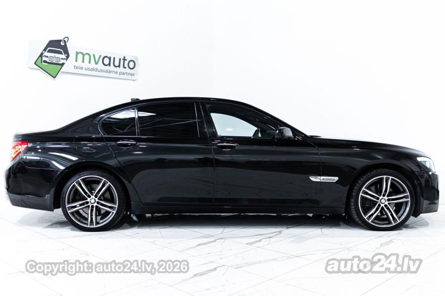 Melns BMW 7 Series 2011 Tallina, ar dzinēja tilpumu 3.00 L un nobraukumu 266 tūkst. km par 11990 €, foto 11 vietnē AUTOMOTO.COM.LV