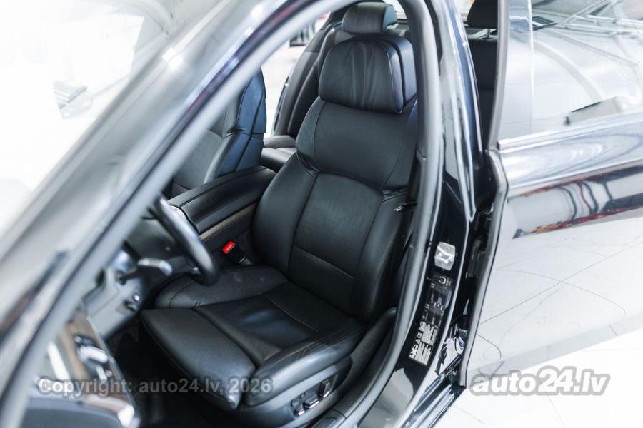 Melns BMW 7 Series 2011 Tallina, ar dzinēja tilpumu 3.00 L un nobraukumu 266 tūkst. km par 11990 €, foto 15 vietnē AUTOMOTO.COM.LV