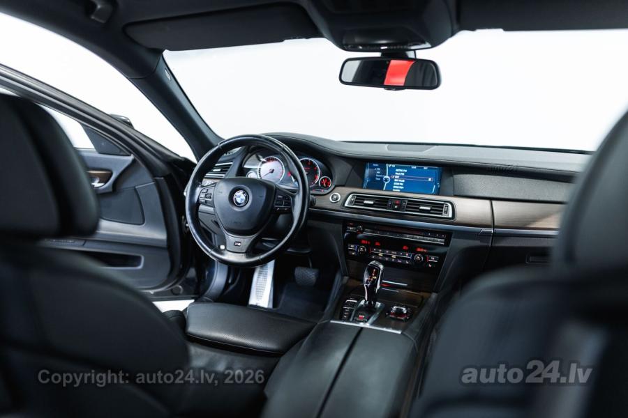 Melns BMW 7 Series 2011 Tallina, ar dzinēja tilpumu 3.00 L un nobraukumu 266 tūkst. km par 11990 €, foto 16 vietnē AUTOMOTO.COM.LV