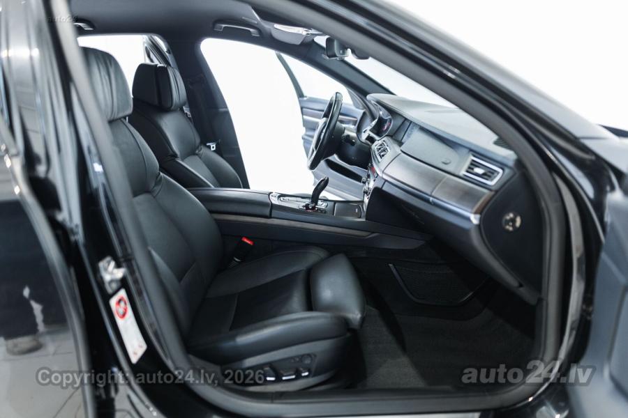 Melns BMW 7 Series 2011 Tallina, ar dzinēja tilpumu 3.00 L un nobraukumu 266 tūkst. km par 11990 €, foto 17 vietnē AUTOMOTO.COM.LV