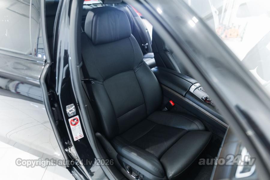 Melns BMW 7 Series 2011 Tallina, ar dzinēja tilpumu 3.00 L un nobraukumu 266 tūkst. km par 11990 €, foto 18 vietnē AUTOMOTO.COM.LV