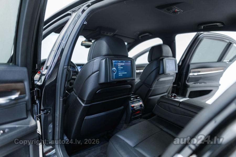 Melns BMW 7 Series 2011 Tallina, ar dzinēja tilpumu 3.00 L un nobraukumu 266 tūkst. km par 11990 €, foto 20 vietnē AUTOMOTO.COM.LV