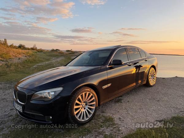 Melns BMW 7 Series 2011 Tallina, ar dzinēja tilpumu 3.00 L un nobraukumu 293 tūkst. km par 11850 €, foto 1 vietnē AUTOMOTO.COM.LV