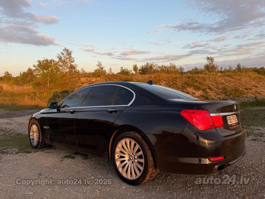 Black BMW 7 Series 2011 in Tallinn, with an engine capacity of 3.00 L and mileage of 293 thousand km for 11850 €, photo 6 on AUTOMOTO.COM.LV