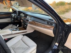 Black BMW 7 Series 2011 in Tallinn, with an engine capacity of 3.00 L and mileage of 293 thousand km for 11850 €, photo 8 on AUTOMOTO.COM.LV