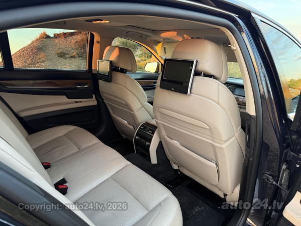 Melns BMW 7 Series 2011 Tallina, ar dzinēja tilpumu 3.00 L un nobraukumu 293 tūkst. km par 11850 €, foto 9 vietnē AUTOMOTO.COM.LV