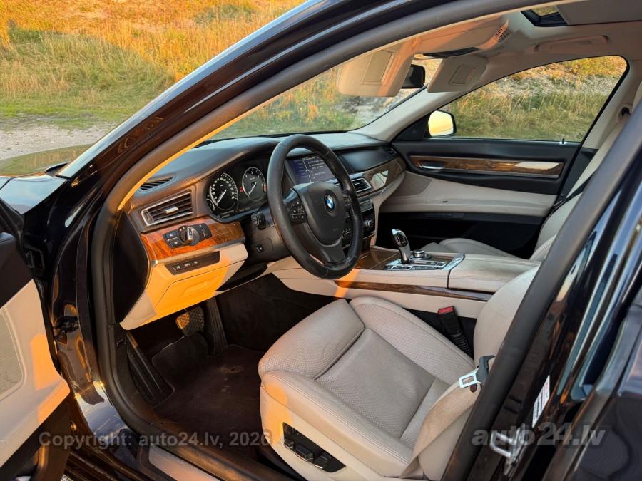 Black BMW 7 Series 2011 in Tallinn, with an engine capacity of 3.00 L and mileage of 293 thousand km for 11850 €, photo 13 on AUTOMOTO.COM.LV