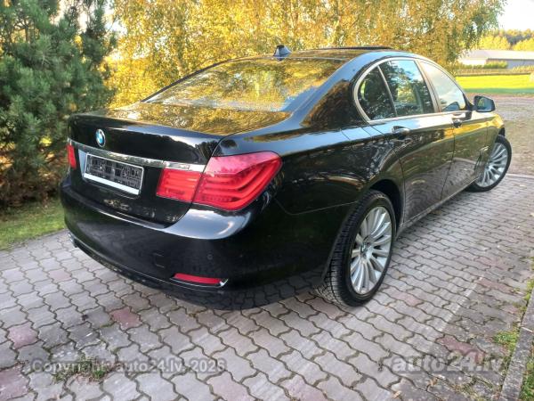 Melns BMW 7 Series 2011 Tartu, ar dzinēja tilpumu 3.00 L un nobraukumu 266 tūkst. km par 11900 €, foto 9 vietnē AUTOMOTO.COM.LV