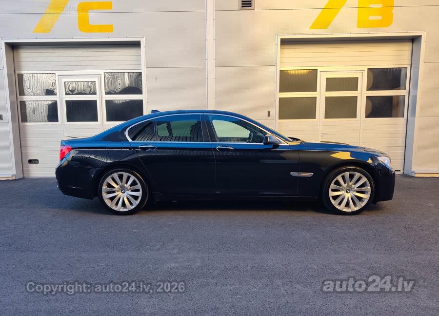Melns BMW 7 Series 2011 Tallina, ar dzinēja tilpumu 3.00 L un nobraukumu 338 tūkst. km par 10490 €, foto 5 vietnē AUTOMOTO.COM.LV