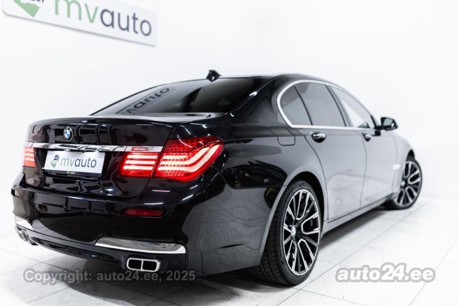 Black BMW 7 Series 2012 in Tallinn, with an engine capacity of 3.00 L and mileage of 217 thousand km for 15990 €, photo 9 on AUTOMOTO.COM.LV