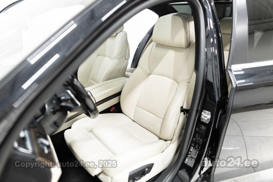 Black BMW 7 Series 2012 in Tallinn, with an engine capacity of 3.00 L and mileage of 217 thousand km for 15990 €, photo 12 on AUTOMOTO.COM.LV