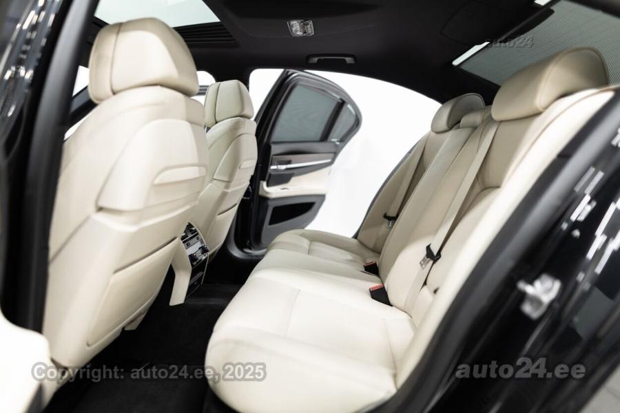 Black BMW 7 Series 2012 in Tallinn, with an engine capacity of 3.00 L and mileage of 217 thousand km for 15990 €, photo 22 on AUTOMOTO.COM.LV
