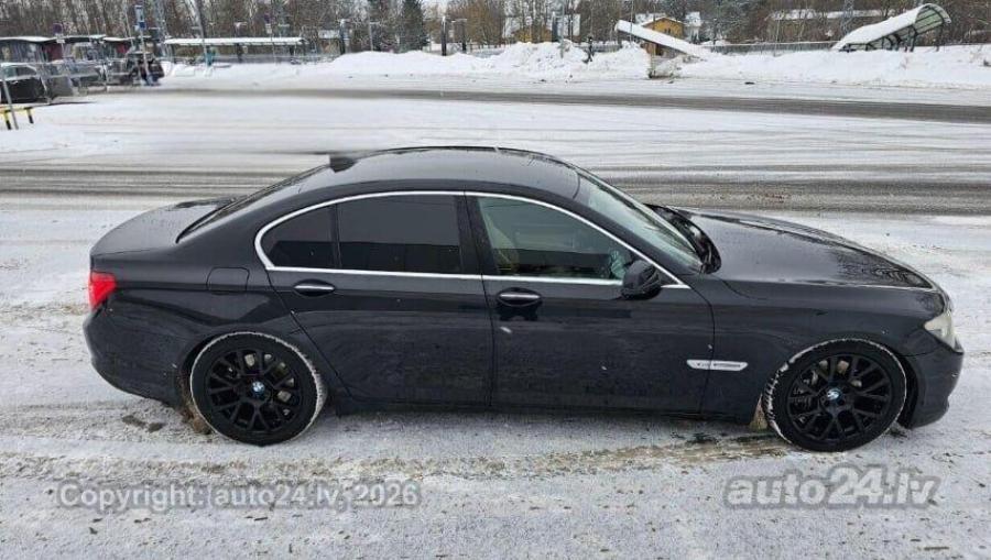 Melns BMW 7 Series 2012 Rapla, ar dzinēja tilpumu 3.00 L un nobraukumu 390 tūkst. km par 13000 €, foto 5 vietnē AUTOMOTO.COM.LV
