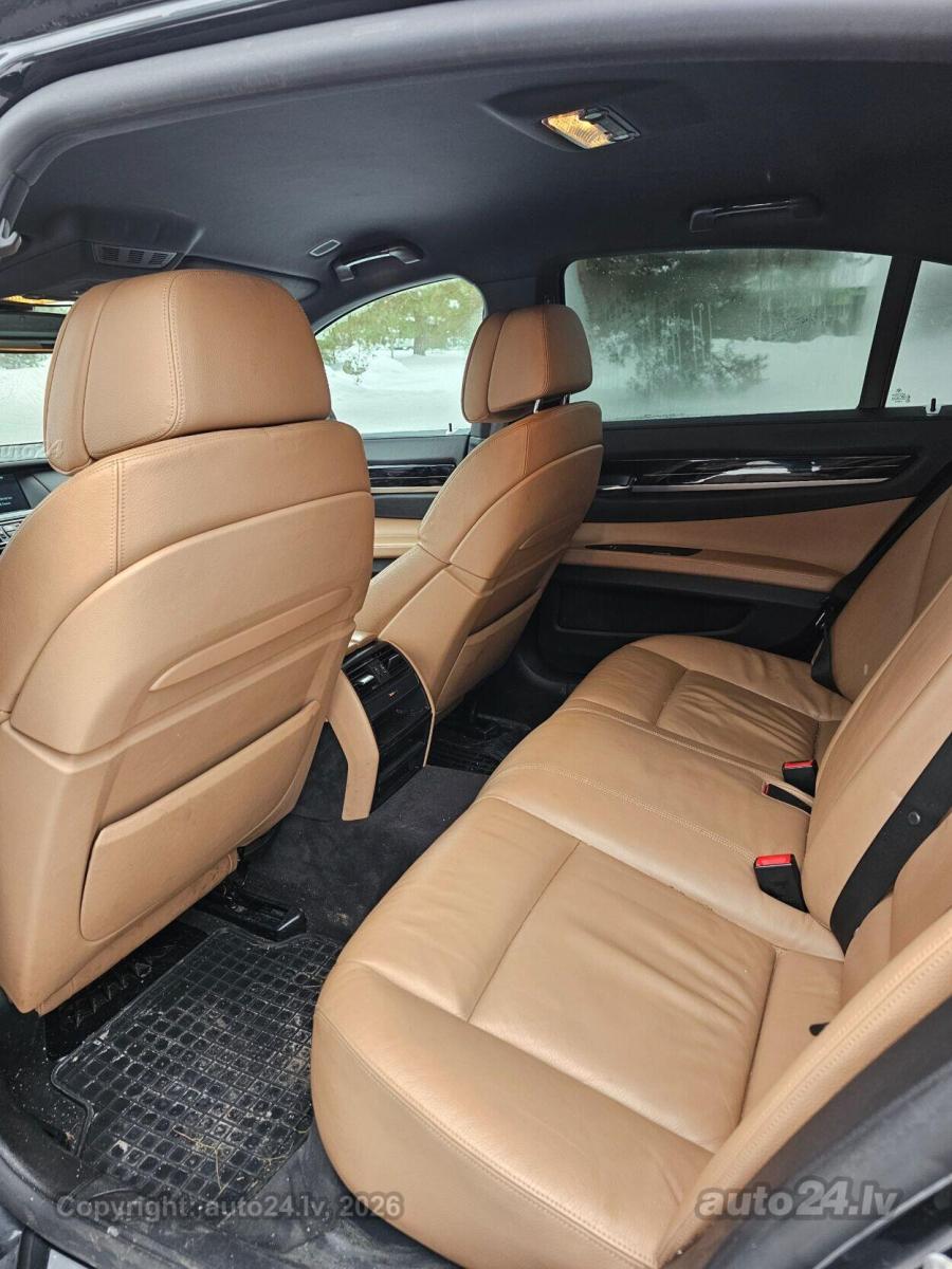 Melns BMW 7 Series 2012 Rapla, ar dzinēja tilpumu 3.00 L un nobraukumu 390 tūkst. km par 13000 €, foto 18 vietnē AUTOMOTO.COM.LV
