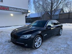 Melns BMW 7 Series 2012 Tartu, ar dzinēja tilpumu 3.00 L un nobraukumu 236 tūkst. km par 11999 €, foto  vietnē AUTOMOTO.COM.LV