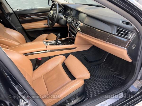 Melns BMW 7 Series 2012 Tartu, ar dzinēja tilpumu 3.00 L un nobraukumu 236 tūkst. km par 11999 €, foto 5 vietnē AUTOMOTO.COM.LV