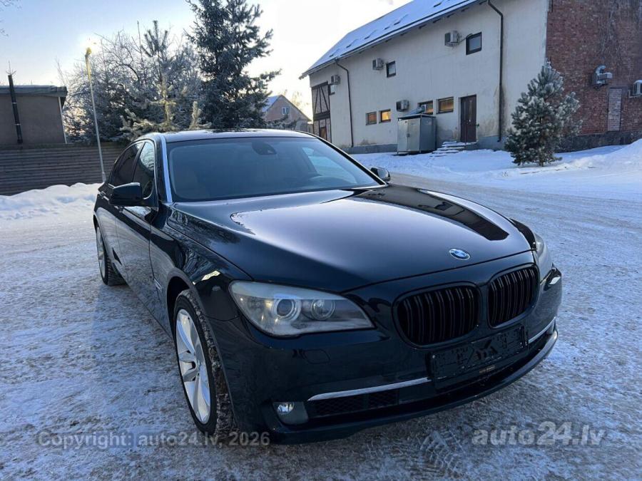 Black BMW 7 Series 2012 in Tartu, with an engine capacity of 3.00 L and mileage of 236 thousand km for 11999 €, photo 6 on AUTOMOTO.COM.LV