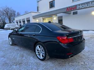 Black BMW 7 Series 2012 in Tartu, with an engine capacity of 3.00 L and mileage of 236 thousand km for 11999 €, photo 8 on AUTOMOTO.COM.LV