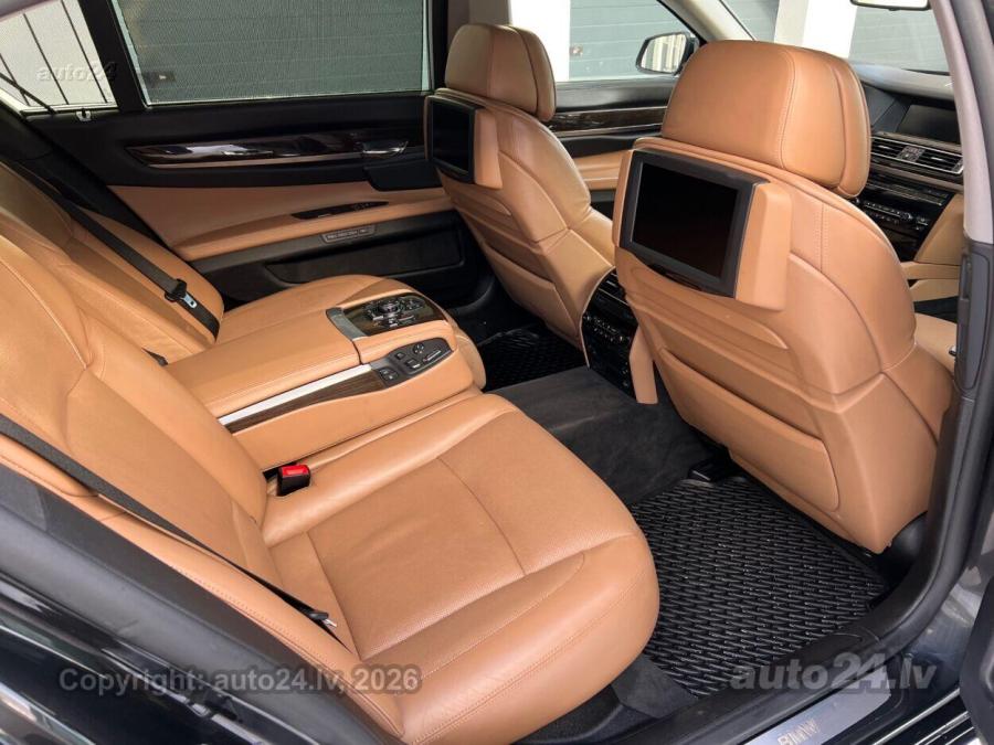 Black BMW 7 Series 2012 in Tartu, with an engine capacity of 3.00 L and mileage of 236 thousand km for 11999 €, photo 13 on AUTOMOTO.COM.LV