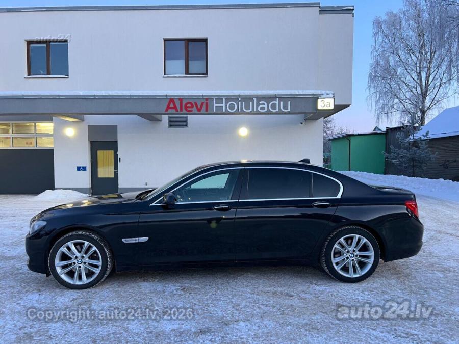 Black BMW 7 Series 2012 in Tartu, with an engine capacity of 3.00 L and mileage of 236 thousand km for 11999 €, photo 19 on AUTOMOTO.COM.LV