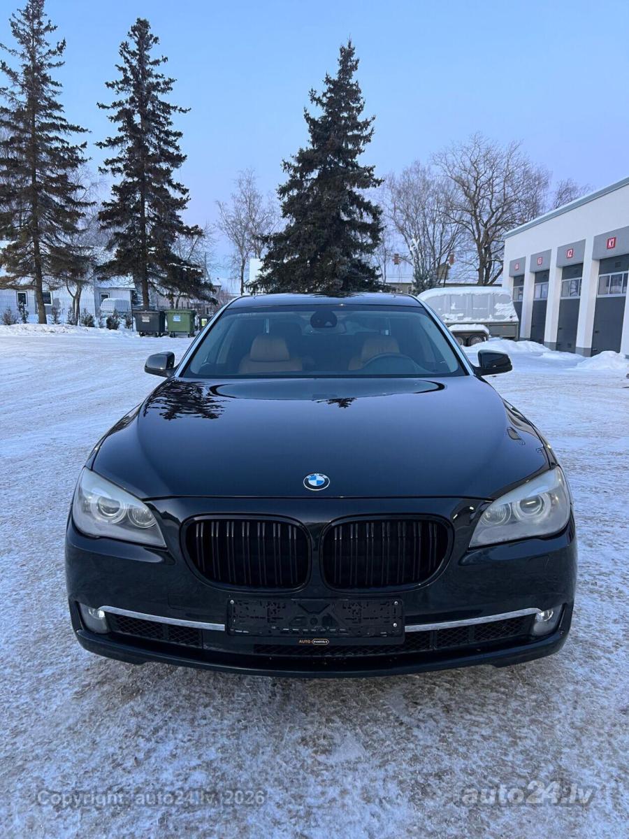 Black BMW 7 Series 2012 in Tartu, with an engine capacity of 3.00 L and mileage of 236 thousand km for 11999 €, photo 20 on AUTOMOTO.COM.LV