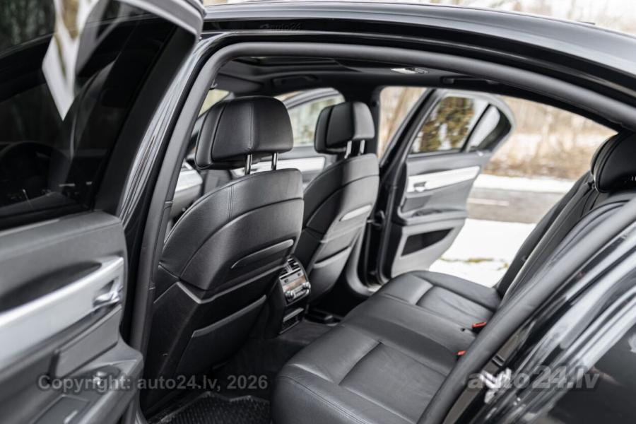 Melns BMW 7 Series 2012 Tallina, ar dzinēja tilpumu 3.00 L un nobraukumu 230 tūkst. km par 13899 €, foto 15 vietnē AUTOMOTO.COM.LV