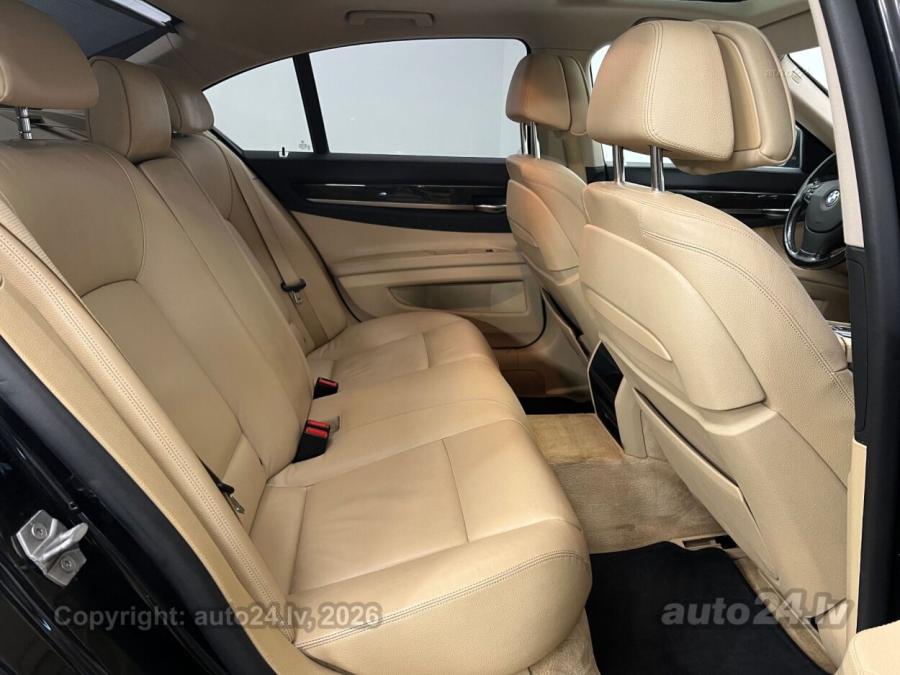 Melns BMW 7 Series 2012 Pērnava, ar dzinēja tilpumu 3.00 L un nobraukumu 274 tūkst. km par 12490 €, foto 10 vietnē AUTOMOTO.COM.LV