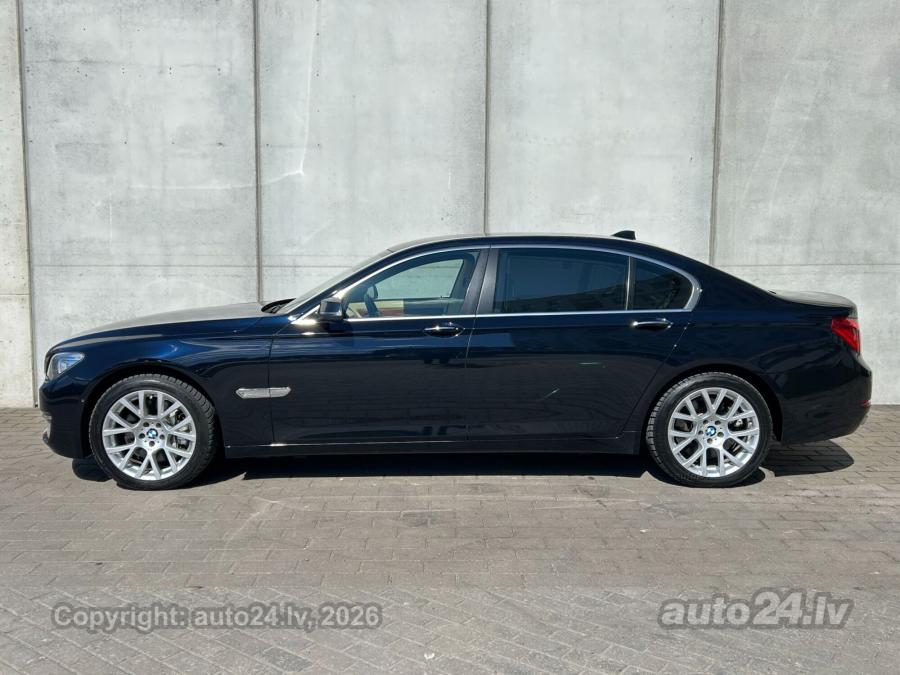 Melns BMW 7 Series 2012 Tallina, ar dzinēja tilpumu 3.00 L un nobraukumu 181 tūkst. km par 19900 €, foto 4 vietnē AUTOMOTO.COM.LV