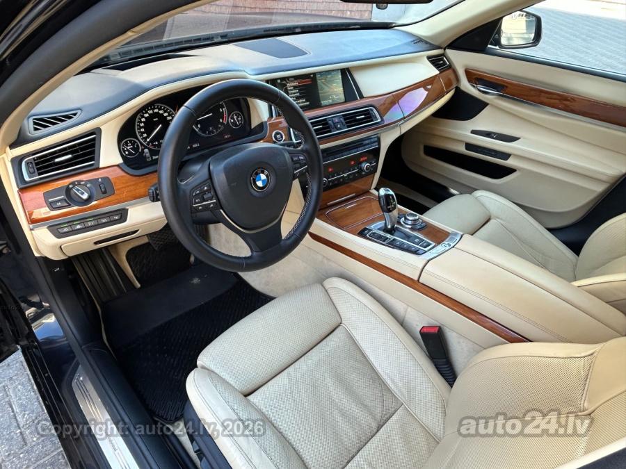Melns BMW 7 Series 2012 Tallina, ar dzinēja tilpumu 3.00 L un nobraukumu 181 tūkst. km par 19900 €, foto 8 vietnē AUTOMOTO.COM.LV