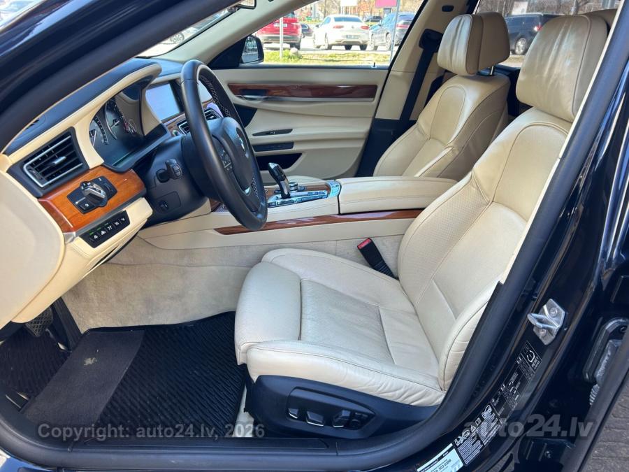 Melns BMW 7 Series 2012 Tallina, ar dzinēja tilpumu 3.00 L un nobraukumu 181 tūkst. km par 19900 €, foto 9 vietnē AUTOMOTO.COM.LV