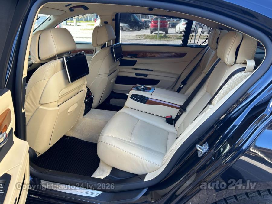 Melns BMW 7 Series 2012 Tallina, ar dzinēja tilpumu 3.00 L un nobraukumu 181 tūkst. km par 19900 €, foto 10 vietnē AUTOMOTO.COM.LV