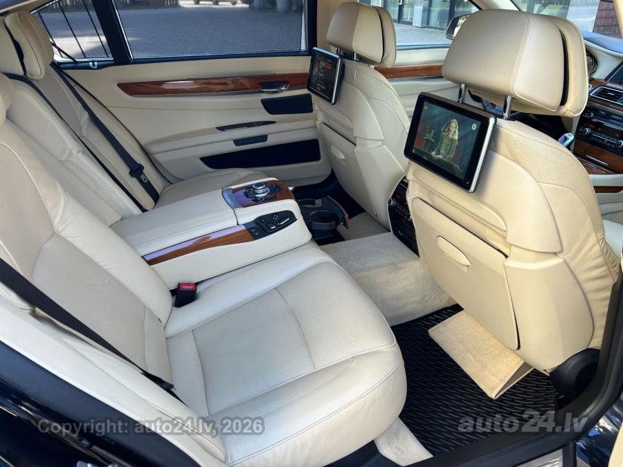 Melns BMW 7 Series 2012 Tallina, ar dzinēja tilpumu 3.00 L un nobraukumu 181 tūkst. km par 19900 €, foto 12 vietnē AUTOMOTO.COM.LV