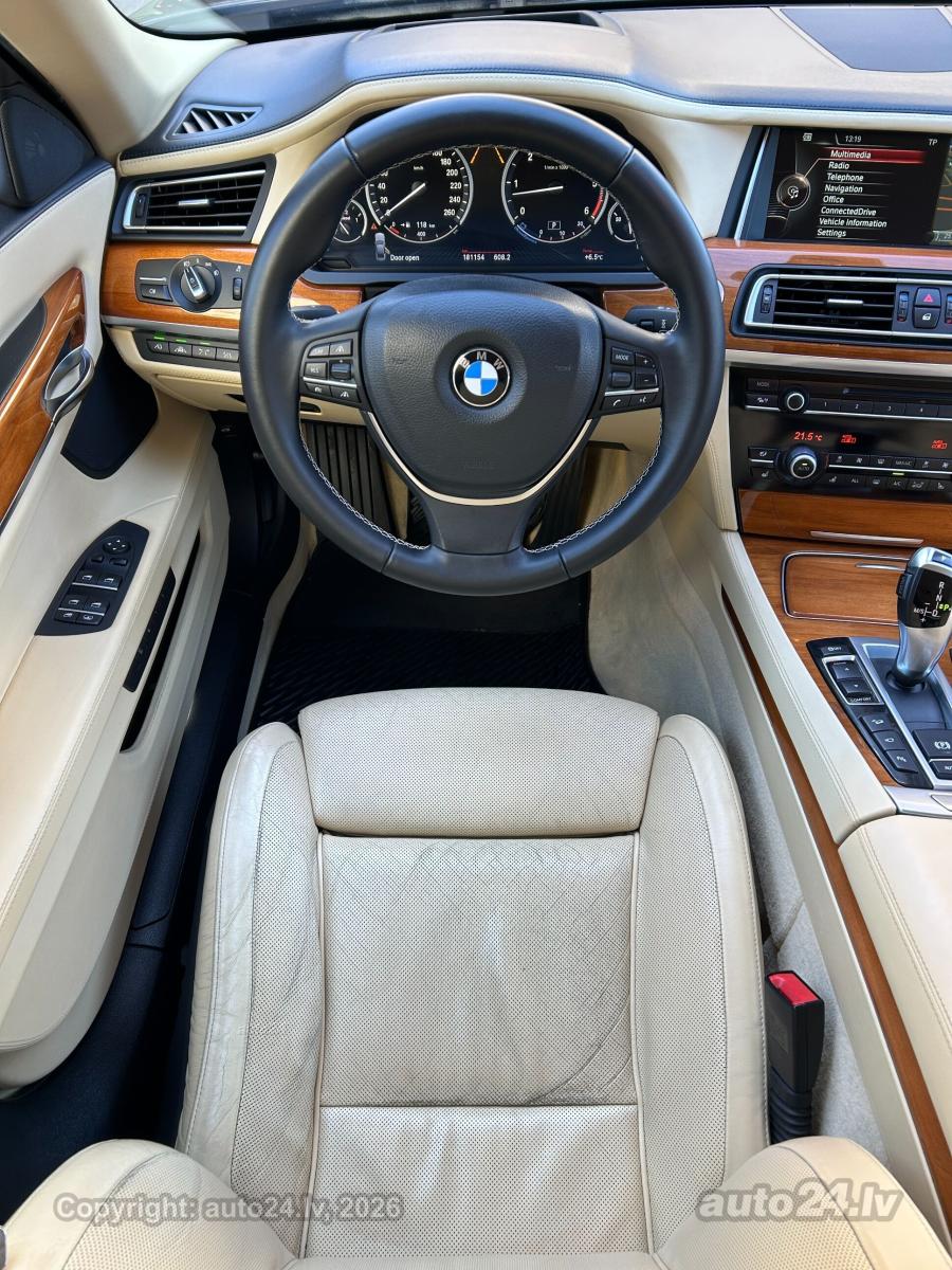 Melns BMW 7 Series 2012 Tallina, ar dzinēja tilpumu 3.00 L un nobraukumu 181 tūkst. km par 19900 €, foto 14 vietnē AUTOMOTO.COM.LV