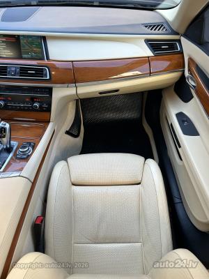 Melns BMW 7 Series 2012 Tallina, ar dzinēja tilpumu 3.00 L un nobraukumu 181 tūkst. km par 19900 €, foto 16 vietnē AUTOMOTO.COM.LV