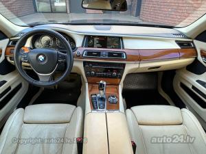 Melns BMW 7 Series 2012 Tallina, ar dzinēja tilpumu 3.00 L un nobraukumu 181 tūkst. km par 19900 €, foto 17 vietnē AUTOMOTO.COM.LV