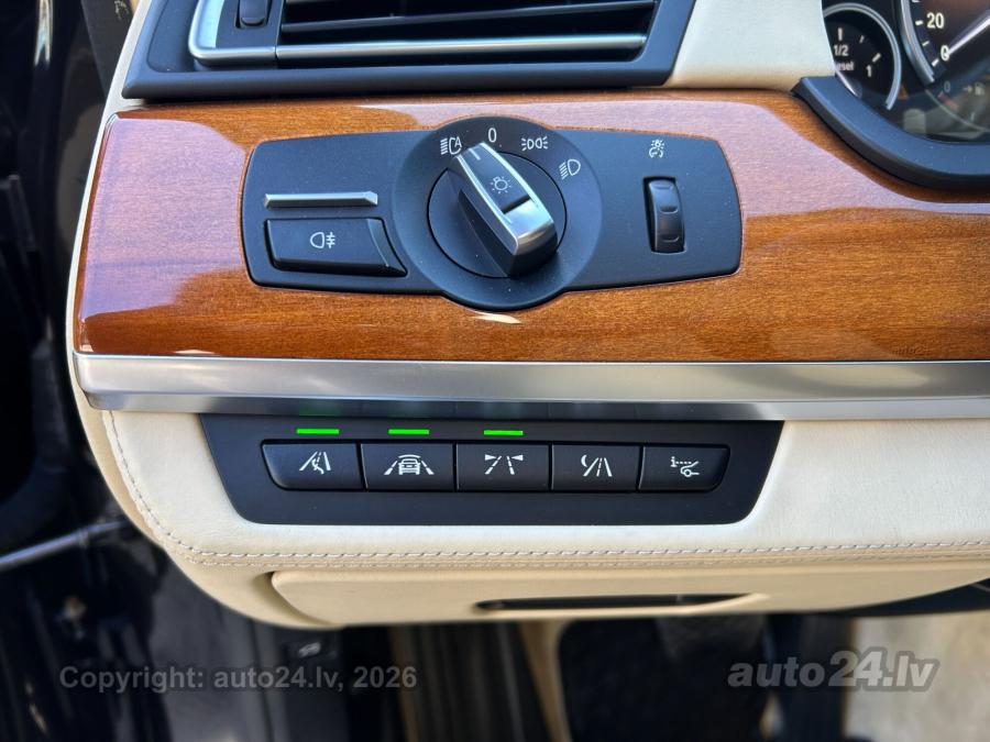 Melns BMW 7 Series 2012 Tallina, ar dzinēja tilpumu 3.00 L un nobraukumu 181 tūkst. km par 19900 €, foto 21 vietnē AUTOMOTO.COM.LV