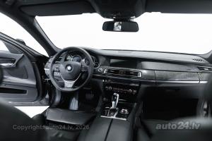 Black BMW 7 Series 2012 in Tallinn, with an engine capacity of 3.00 L and mileage of 239 thousand km for 11990 €, photo 16 on AUTOMOTO.COM.LV