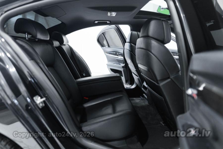 Black BMW 7 Series 2012 in Tallinn, with an engine capacity of 3.00 L and mileage of 239 thousand km for 11990 €, photo 19 on AUTOMOTO.COM.LV